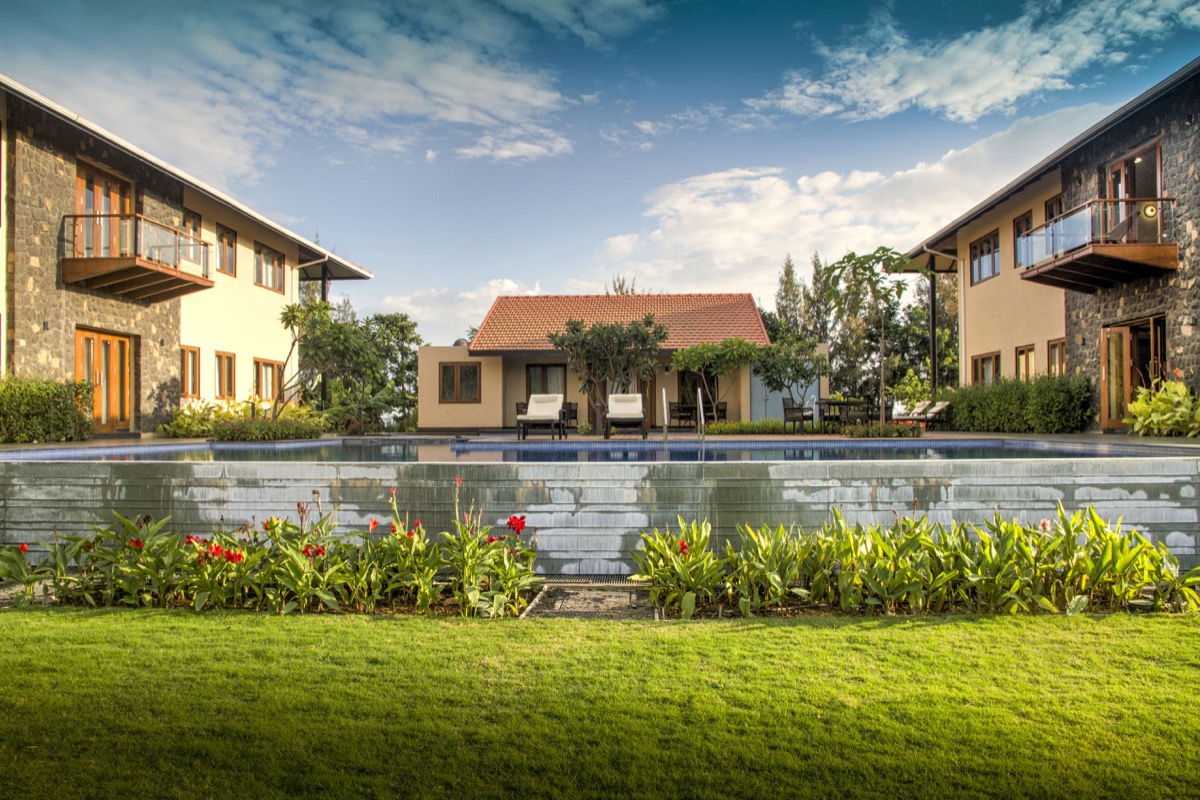Pawa Farmhouse at Nashik by Sanjay Patil, Environ Planners - ArchiSHOTS ...