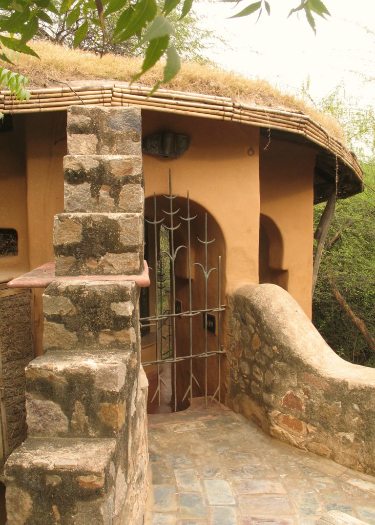 The Mud House - (Katchi Kothi) and Anangpur, Faridabad by Kamath Design ...