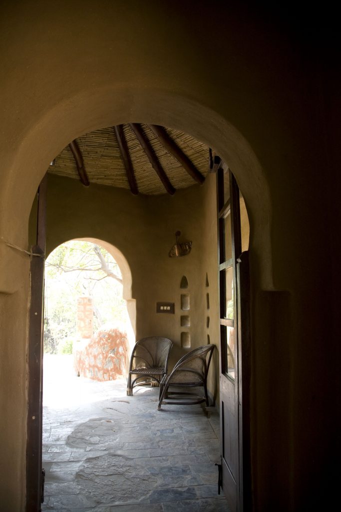 The Mud House - (Katchi Kothi) and Anangpur, Faridabad by Kamath Design ...