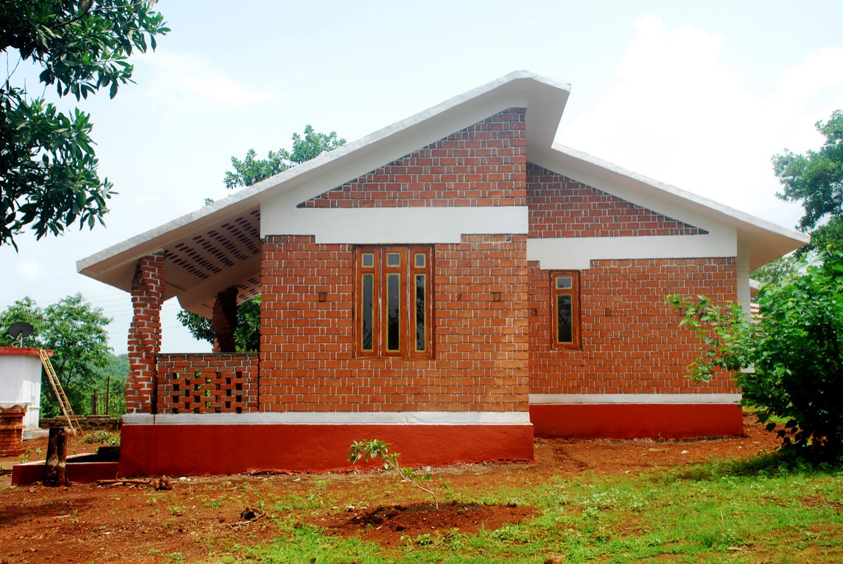 House at Pali, Raigad, by Mangesh Jadhav and Bhakti Panchal ...