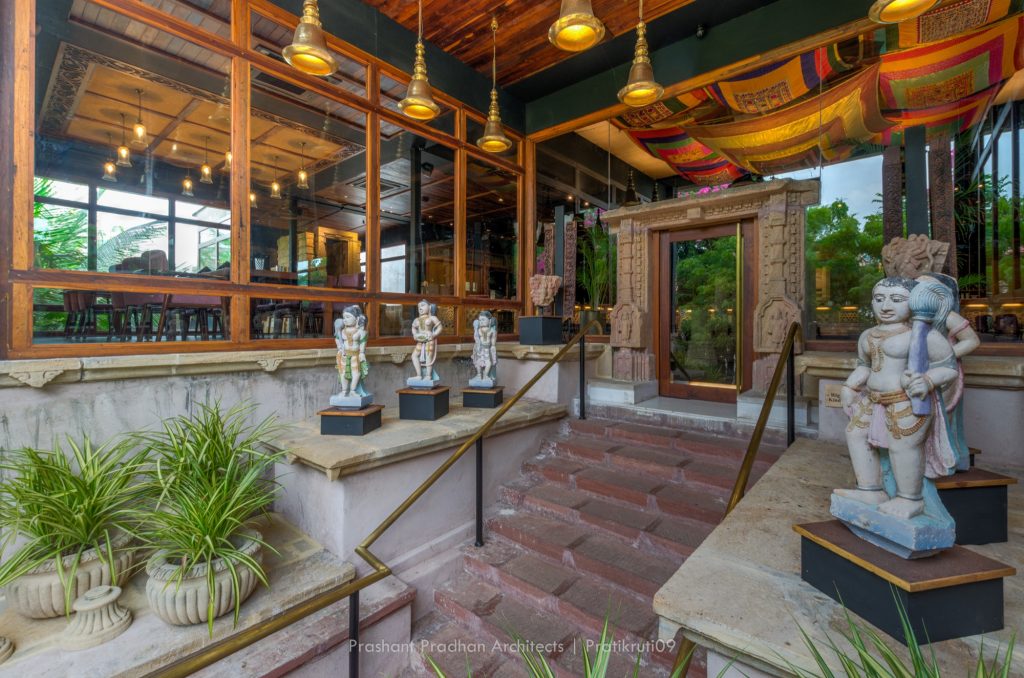 Rangeen, restaurant at Ahmadabad, by Prashant Pradhan Architects ...