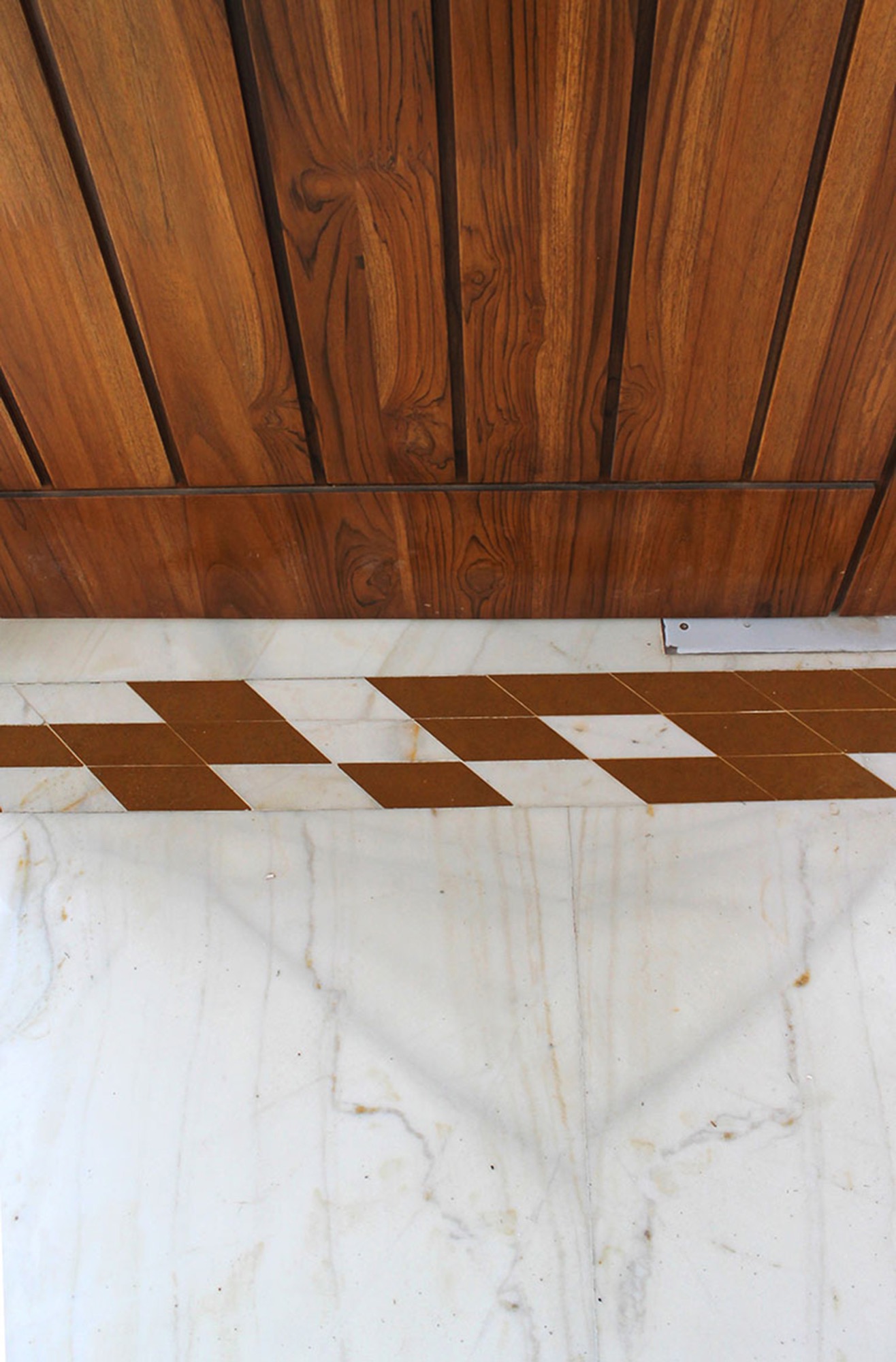 Neem-Aaangan, a house around neem tree in Delhi, by Design Bureau ...