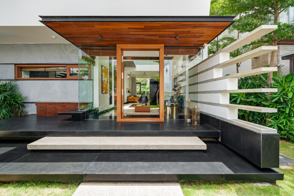 Floating Walls Residence at Bangalore, Karnataka, by Crest Architects ...