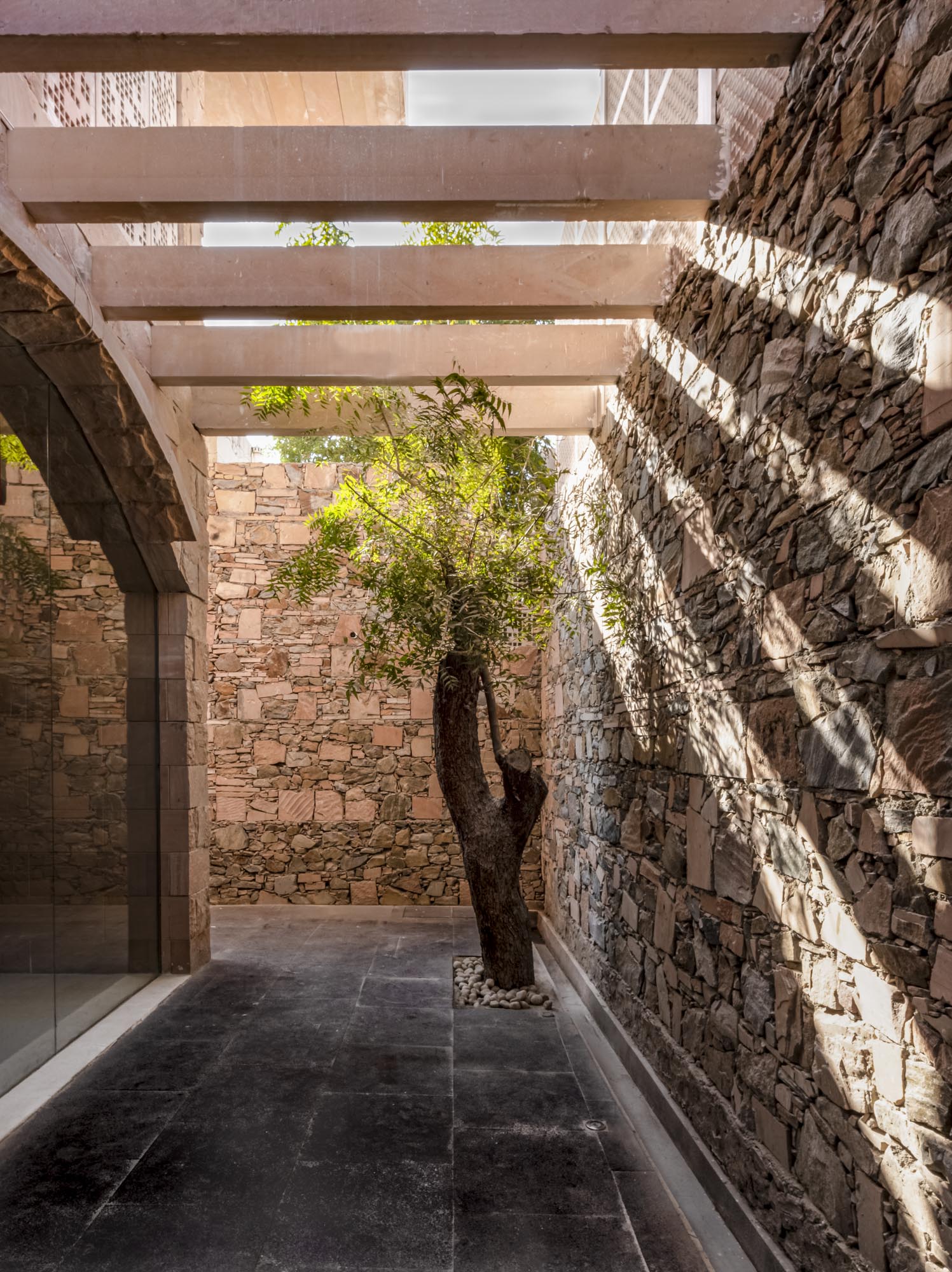 The House of Solid Stone, Jaipur, by Malik Architecture - ArchiSHOTS ...